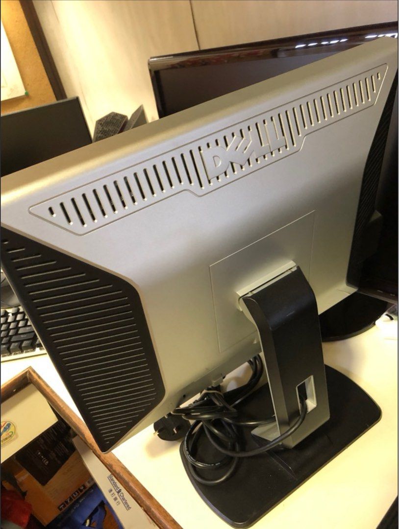 最後一個！DELL 電腦 mon 19吋 monitor 19 inch, 電腦＆科技, 電腦周邊及配件, 電子屏幕 - Carousell