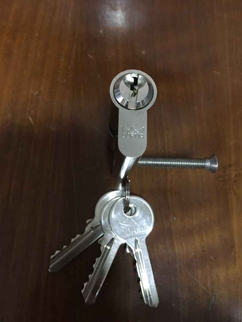 Dorma Cylinder gate lock, Babies & Kids, Baby Nursery & Kids Furniture ...