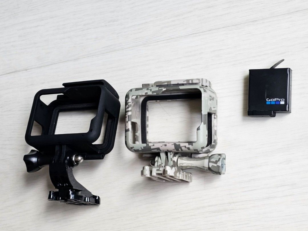 GoPro Hero 7 black casing mount and battery, Sports Equipment, Bicycles ...