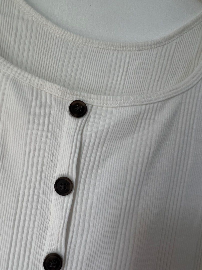 GU by UNIQLO front button top, Women's Fashion, Tops, Blouses on Carousell