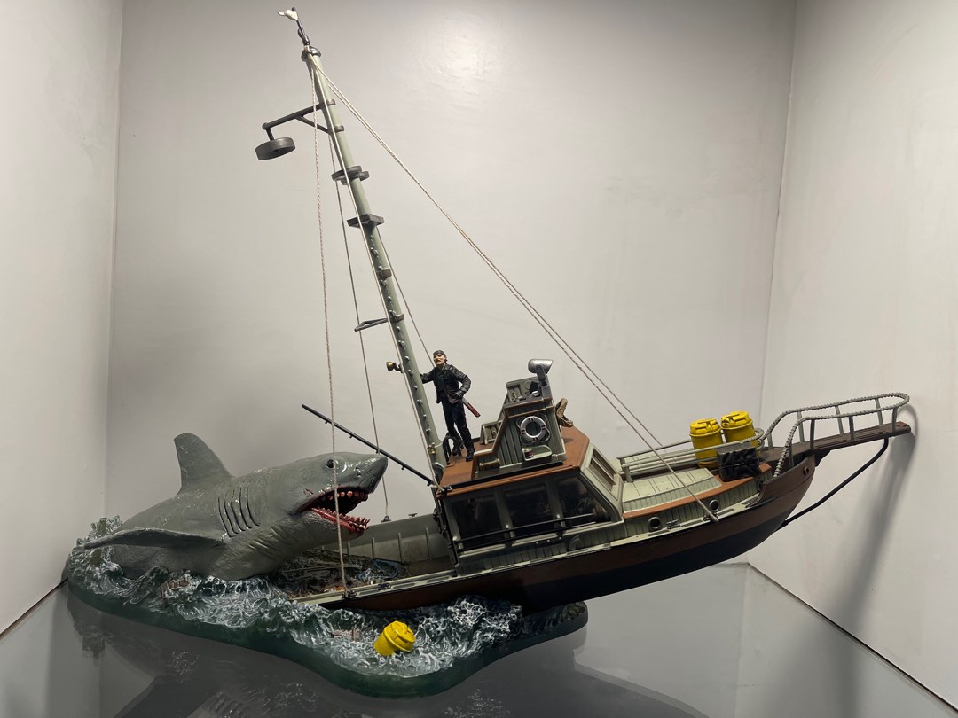 JAWS Deluxe Boxed Set Mcfarlane Movie Maniacs, Hobbies & Toys, Toys ...