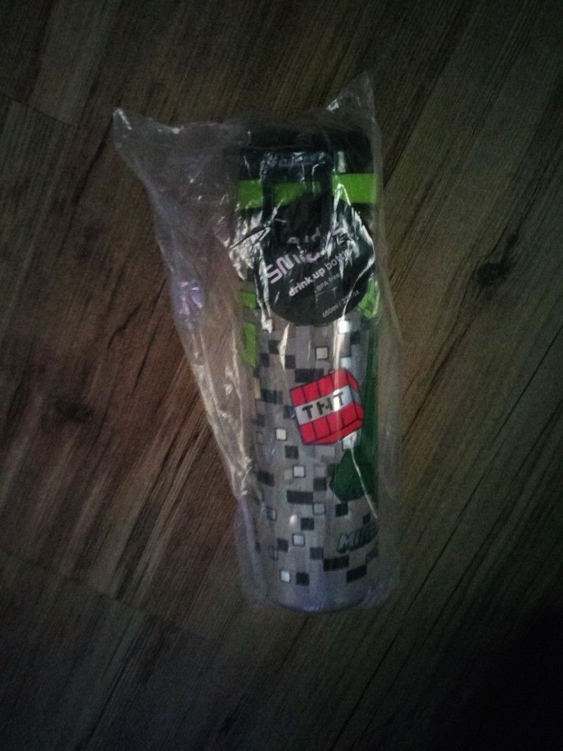 Minecraft Smiggle water bottle, Furniture & Home Living, Kitchenware ...