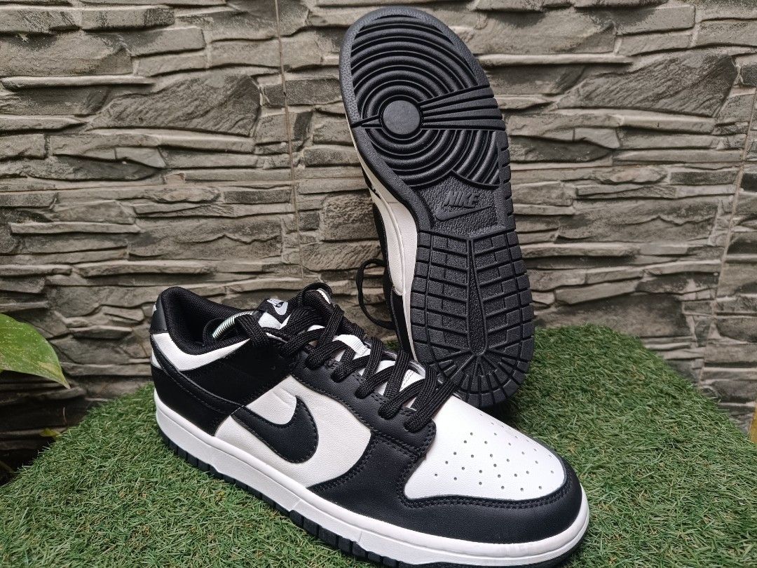 Nike Dunk Low Panda, Fesyen Pria, Sepatu , Sneakers di Carousell