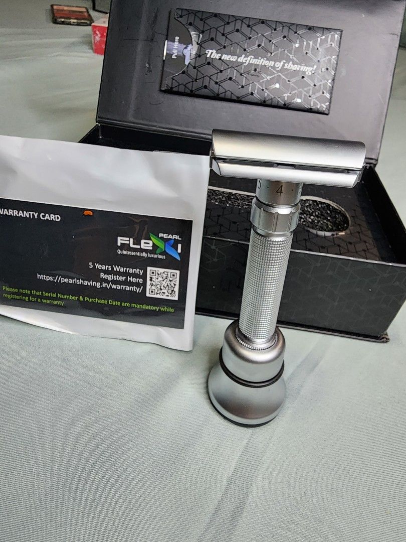 Pearl Flexi Razor with Freebies oil, lotion, brush,blade, Beauty ...