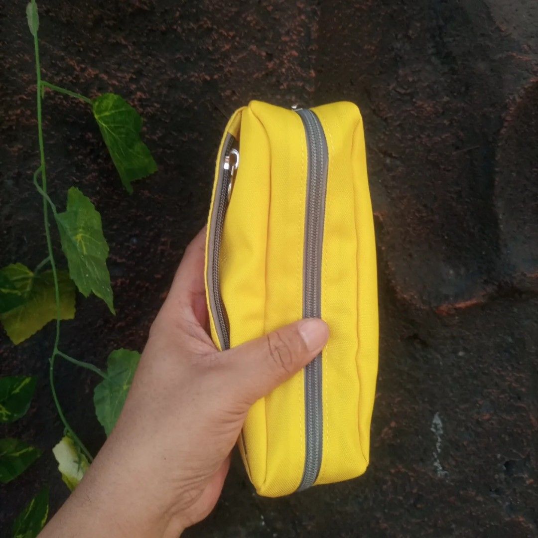 Ray ban pouch, Fesyen Pria, Tas & Dompet , Lainnya di Carousell