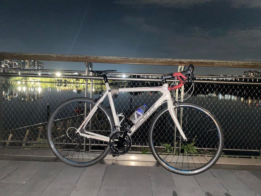 SCOTT ADDICT R4 CARBON road bike (open to nego), Sports Equipment ...