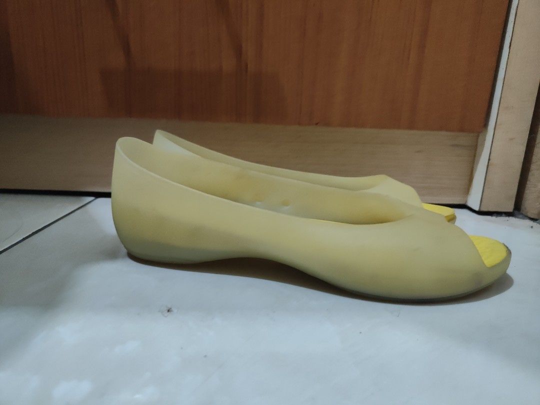 Sepatu kuning / yellow coloured shoes, Fesyen Wanita, Sepatu di Carousell