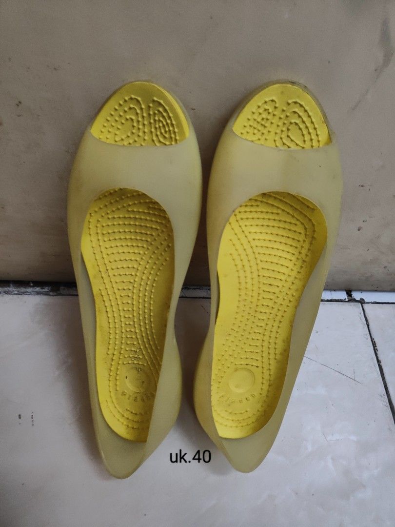 Sepatu kuning / yellow coloured shoes, Fesyen Wanita, Sepatu di Carousell