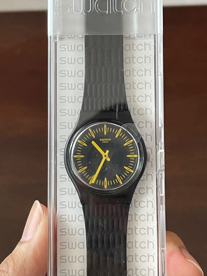 Swatch GIALLONERO GB304, Men's Fashion, Watches & Accessories, Watches ...