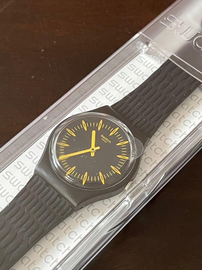 Swatch GIALLONERO GB304, Men's Fashion, Watches & Accessories, Watches ...