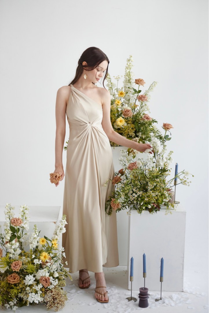 Toga gold dress (for rent/sale), Women's Fashion, Dresses & Sets ...