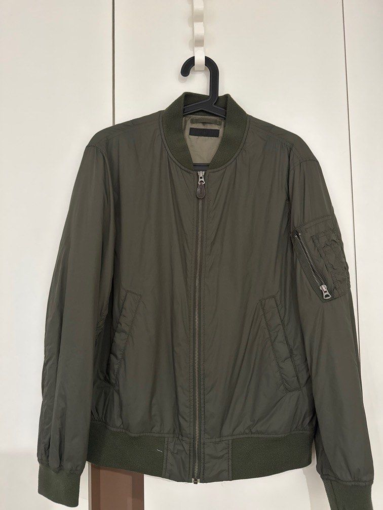 Uniqlo bomber jacket, Men's Fashion, Coats, Jackets and Outerwear on Carousell