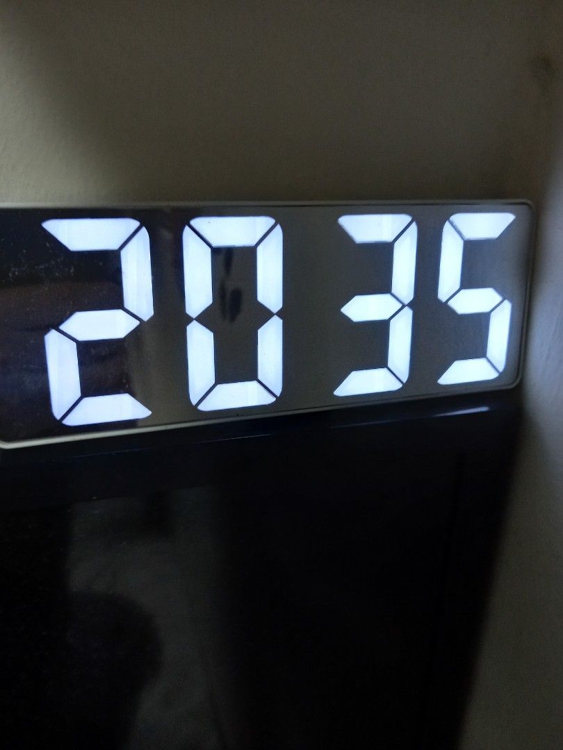 USB DIGITAL CLOCK: TIME(12/24H), DATE, TEMPERATURE (C/F), MIRROR ...