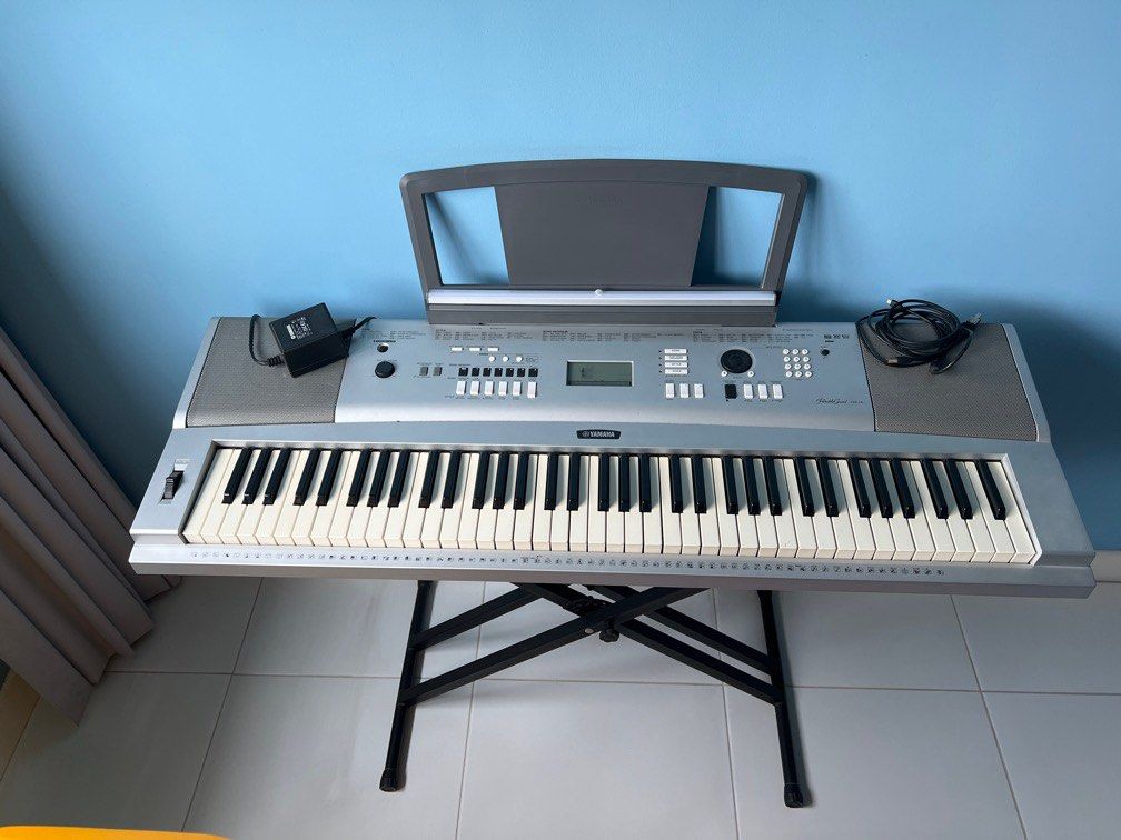 Yamaha Portable Keyboard DGX-230, Hobbies & Toys, Music & Media ...