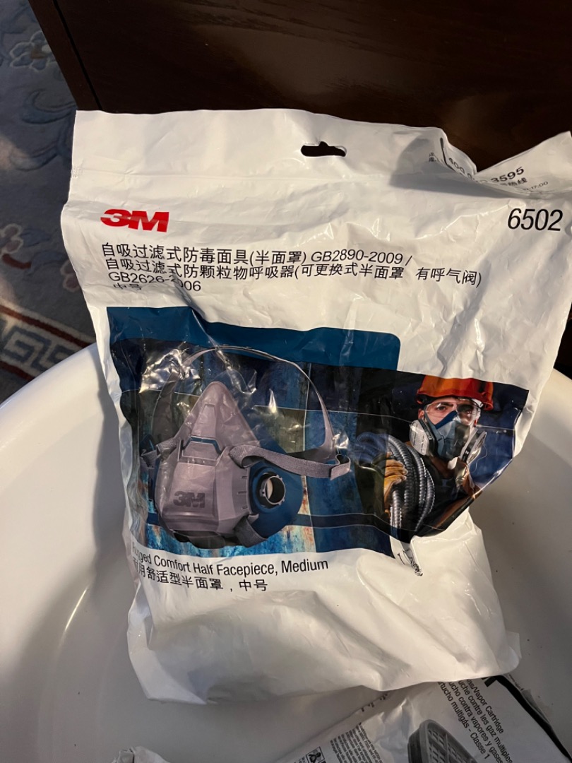自吸過濾式防毒面具（半面罩）中號 6502, 健康及營養食用品, 口罩、面罩 - Carousell