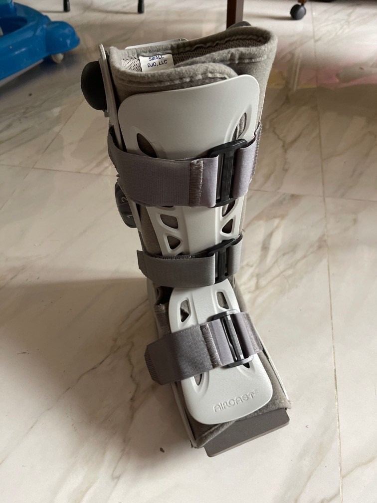 Aircast AirSelect Walker Walking Boot, Health & Nutrition, Braces ...