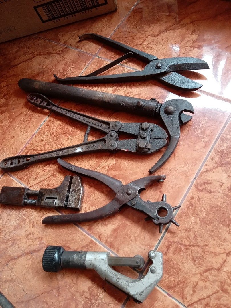 Alat perbengkelan sesuai foto, Barang Yang Dicari di Carousell