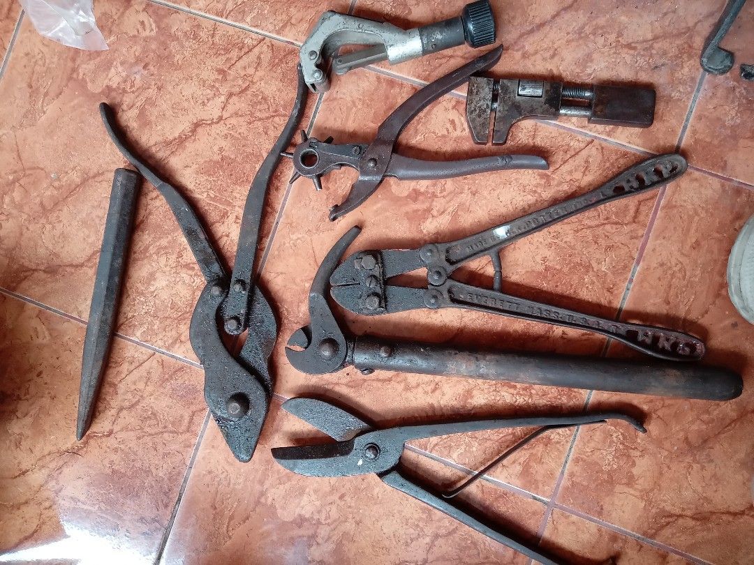 Alat perbengkelan sesuai foto, Barang Yang Dicari di Carousell