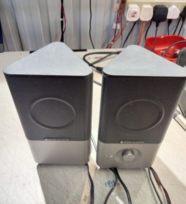 ALTEC LANSING 220 主動式多媒體喇叭 電腦喇叭 靚聲, 電子遊戲, 遊戲機配件, 充電綫及充電器 - Carousell
