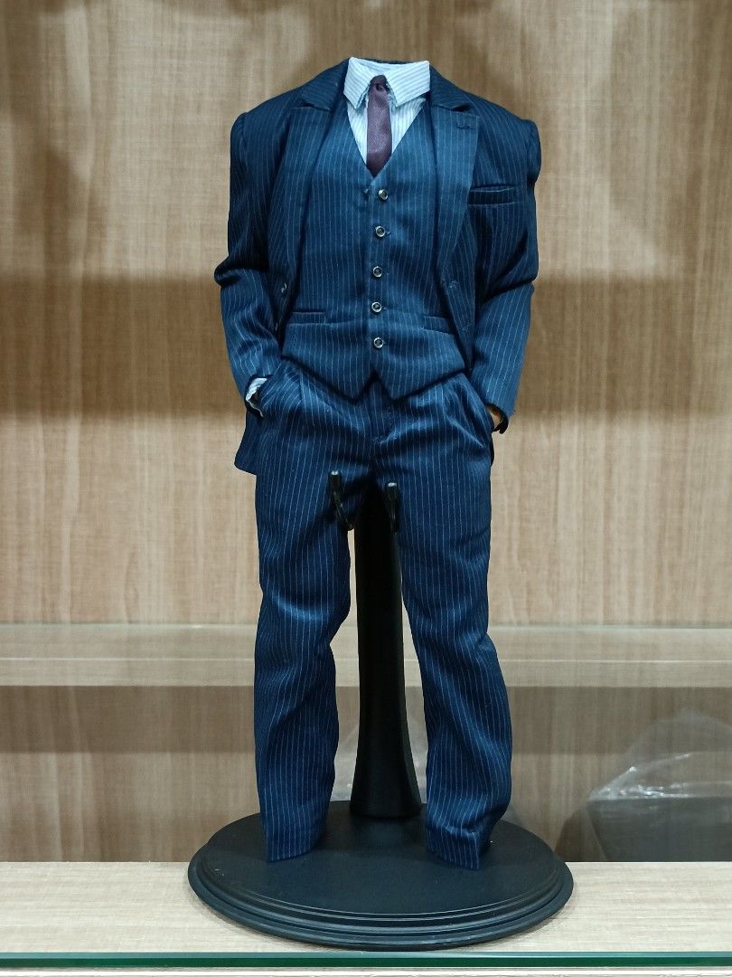 Daftoys 1/6 Bruce Wayne suit NOT hot toys, Hobbies & Toys, Toys & Games ...
