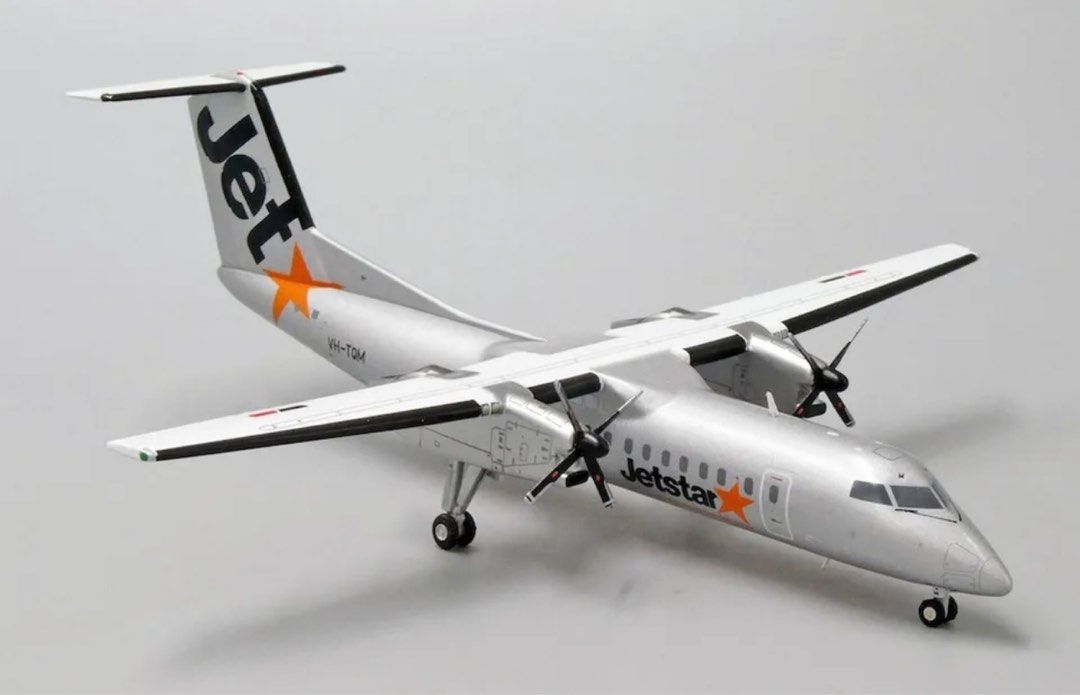 DASH8-Q300 Jetstar Airways 1:200, Hobbies & Toys, Memorabilia ...