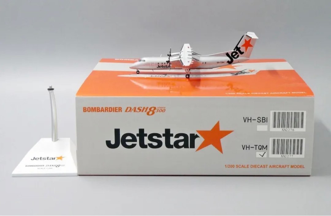 DASH8-Q300 Jetstar Airways 1:200, Hobbies & Toys, Memorabilia ...