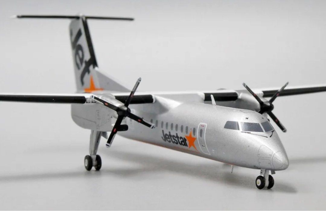 DASH8-Q300 Jetstar Airways 1:200, Hobbies & Toys, Memorabilia ...