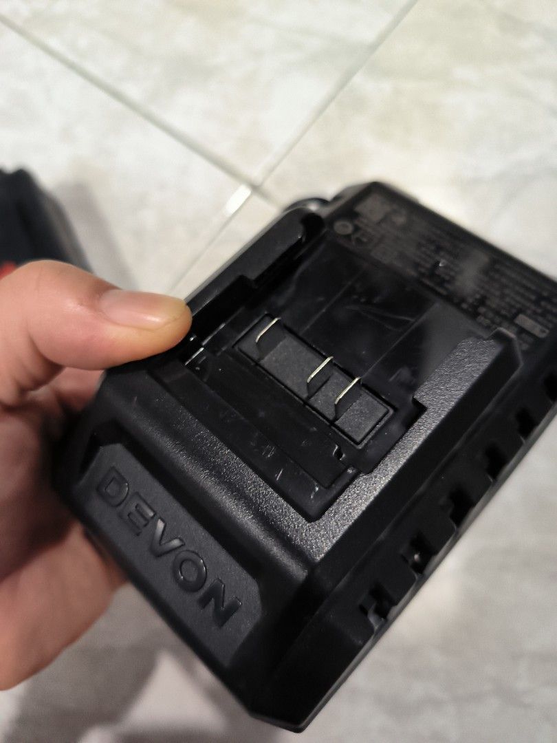 Devon battery with charger 大有電池加充電器, 家庭電器, 其他家庭電器 - Carousell