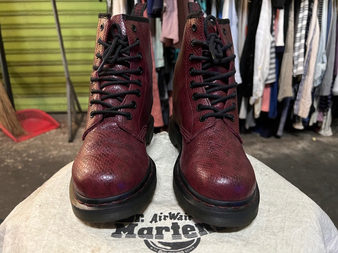 Dr. Martens 1460 Uk4, Women's Fashion, Footwear, Boots on Carousell