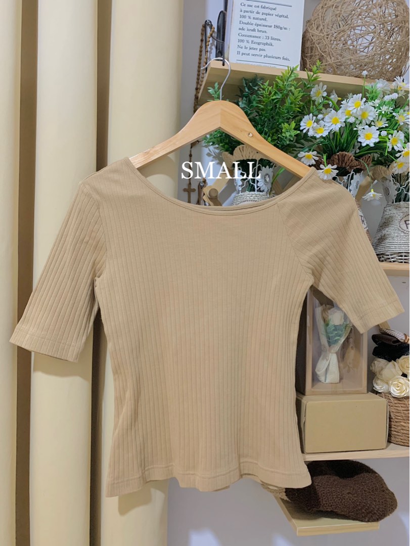 GU by UNIQLO Knitted Top, Women's Fashion, Tops, Shirts on Carousell