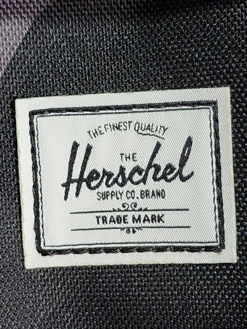 HERRCHEL Backpack, Men's Fashion, Bags, Backpacks on Carousell