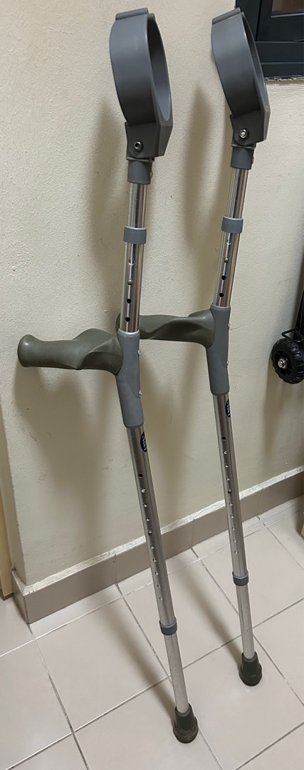 Leg clutches, Health & Nutrition, Assistive & Rehabilatory Aids ...