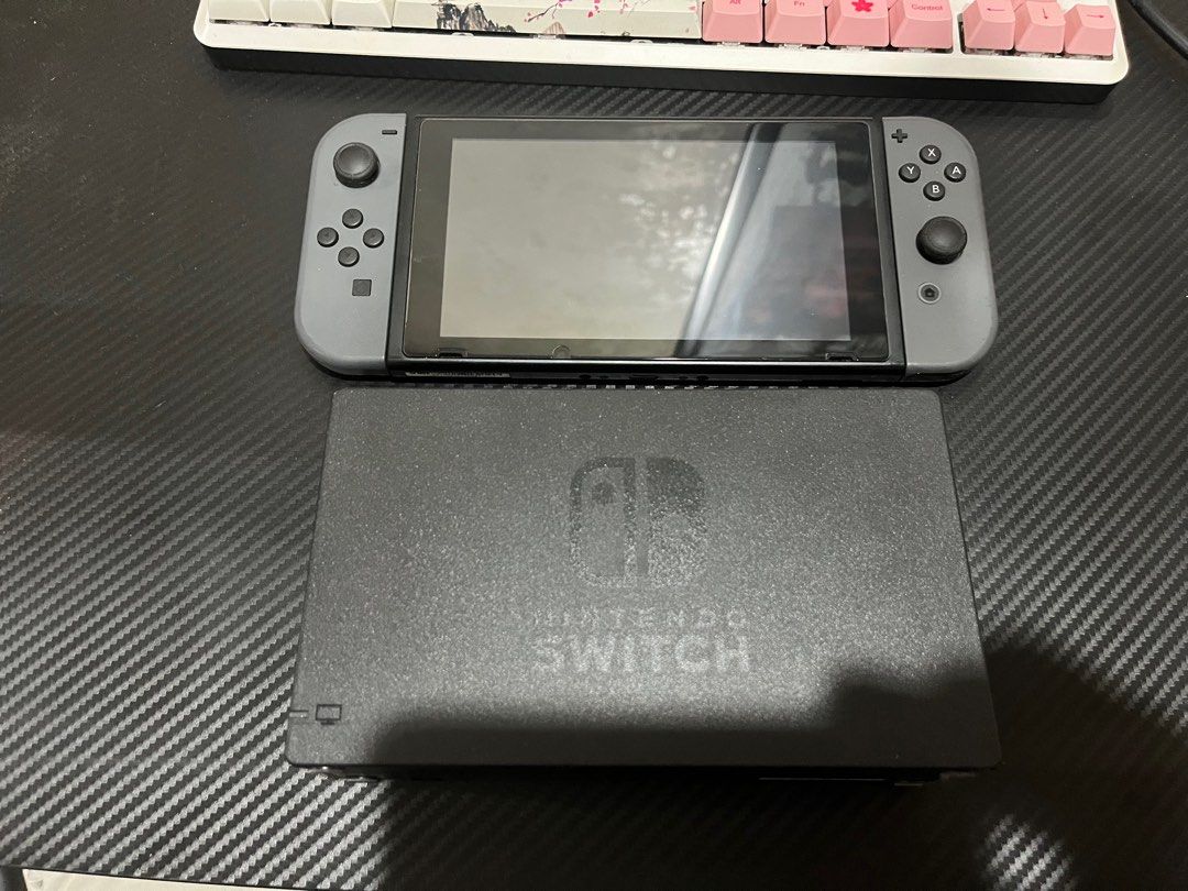 Nintendo Switch V2 (w/ Pokemon Sword) (I can give Shiny, Rare and ...