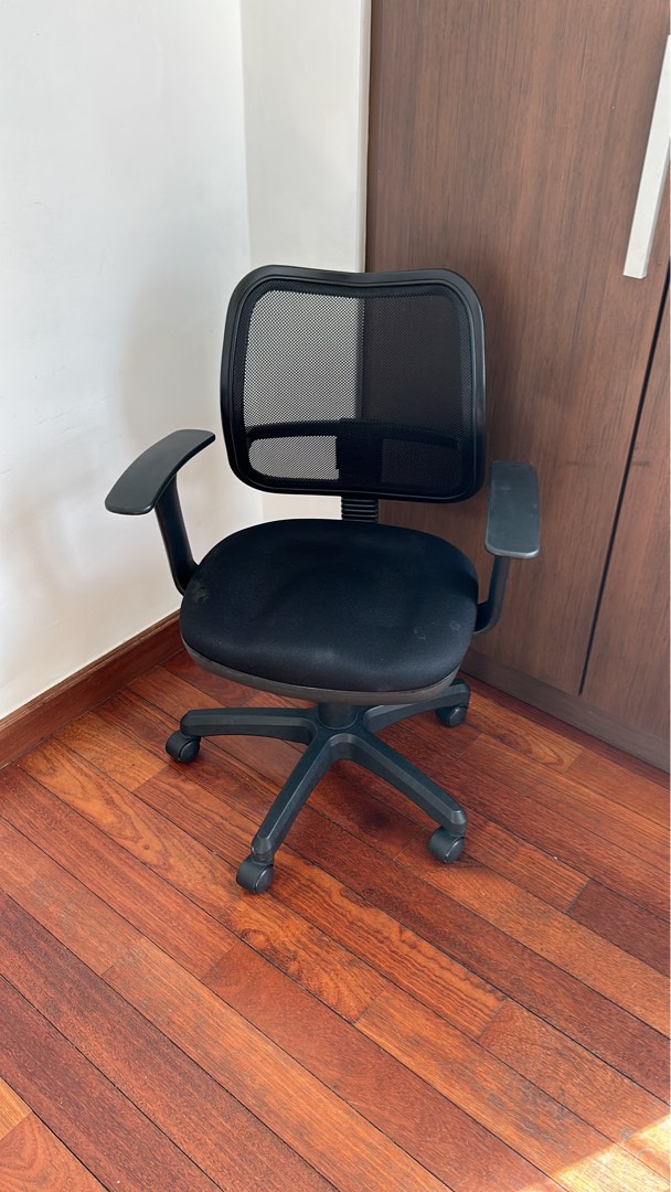 Office chair - good quality no defects, Furniture & Home Living ...