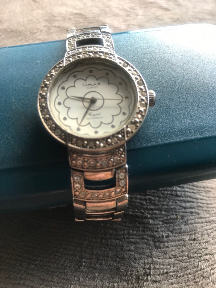OMAX quartz authentic, Women's Fashion, Watches & Accessories, Watches ...
