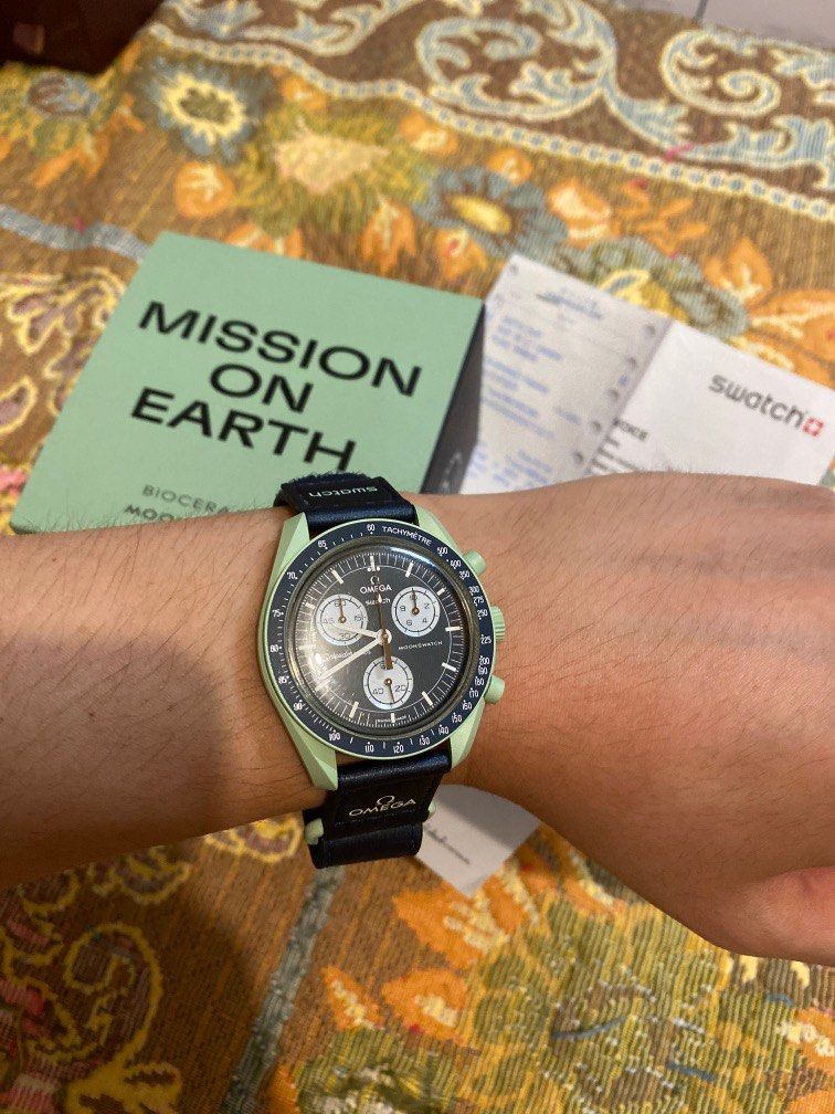 Omega Swatch (Earth), 名牌, 手錶 - Carousell