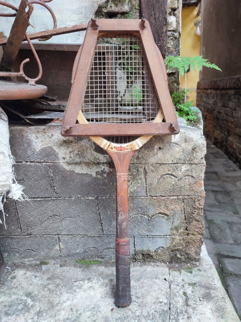 Raket tenis jadul merk dunlop, Antik, Furnitur di Carousell