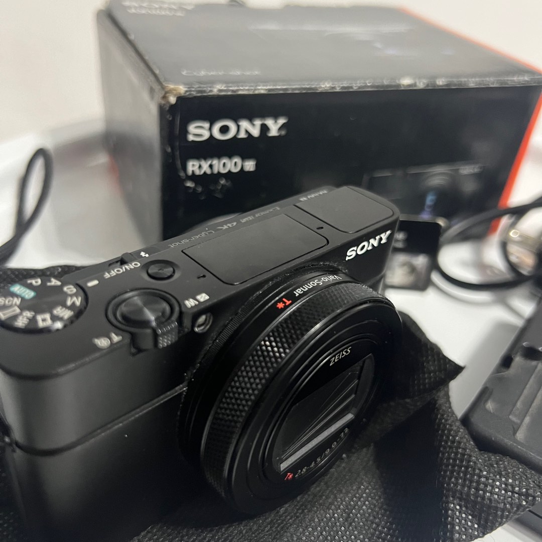 Sony RX100 VII, Photography, Cameras on Carousell