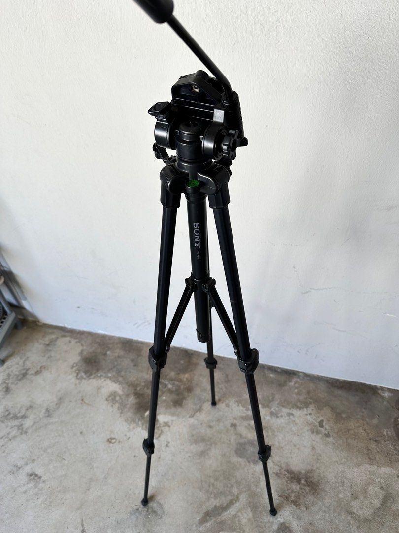 Sony Tripod VCT-R640, Photography, Photography Accessories, Tripods & Monopods on Carousell