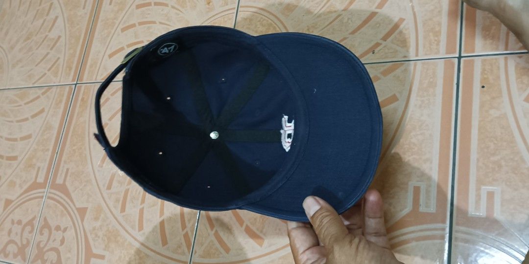 TOPI LOGO B DARI 47, Fesyen Pria, Aksesoris, Topi di Carousell