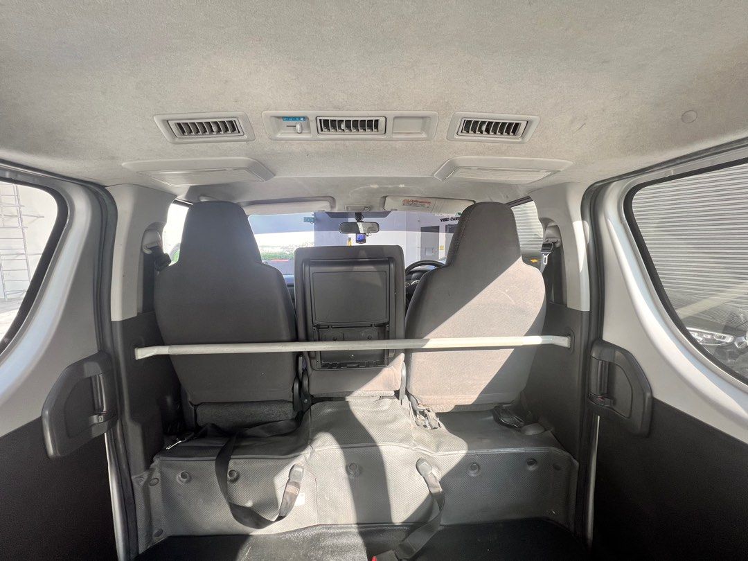 Toyota Hiace 2.8 DX Rear Aircon Auto, Cars, Commercial Vehicles, Used ...