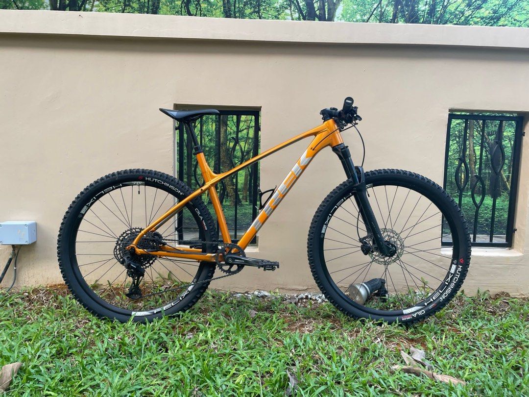 Trek Roscoe 7, Sports Equipment, Bicycles & Parts, Bicycles on Carousell
