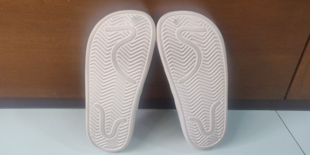 adidas Adilette Clogs Pink, Women's Fashion, Footwear, Slippers and ...