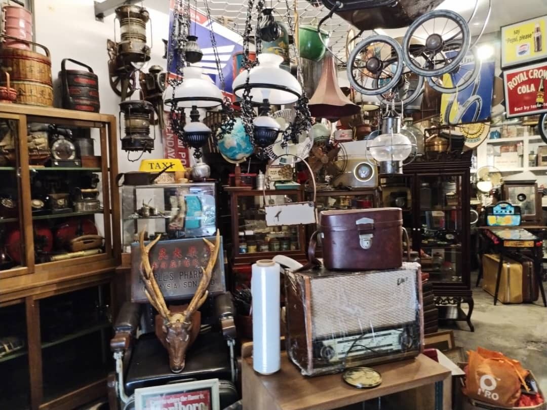 Antique shop kedai antik bangi lama, Hobbies & Toys, Collectibles ...