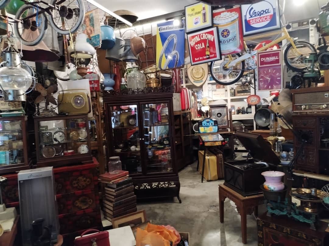 Antique shop kedai antik bangi lama, Hobbies & Toys, Collectibles ...