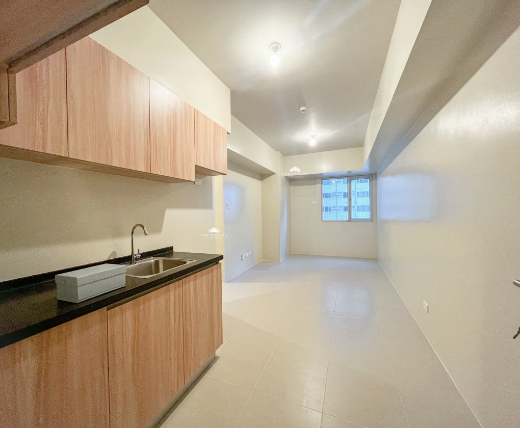 AVIDA TURF Condominium For Sale with Maid's Room and Stock Room ...
