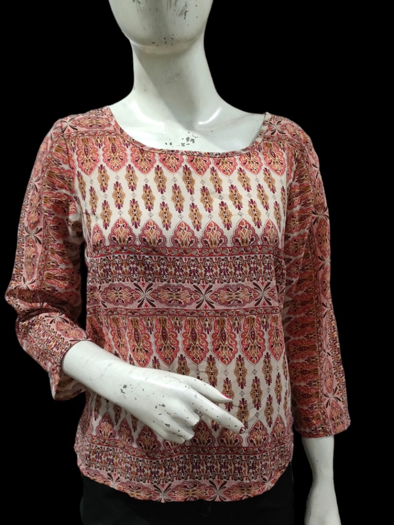 Blouse motif batik unik, Fesyen Wanita, Pakaian Wanita, Atasan di Carousell
