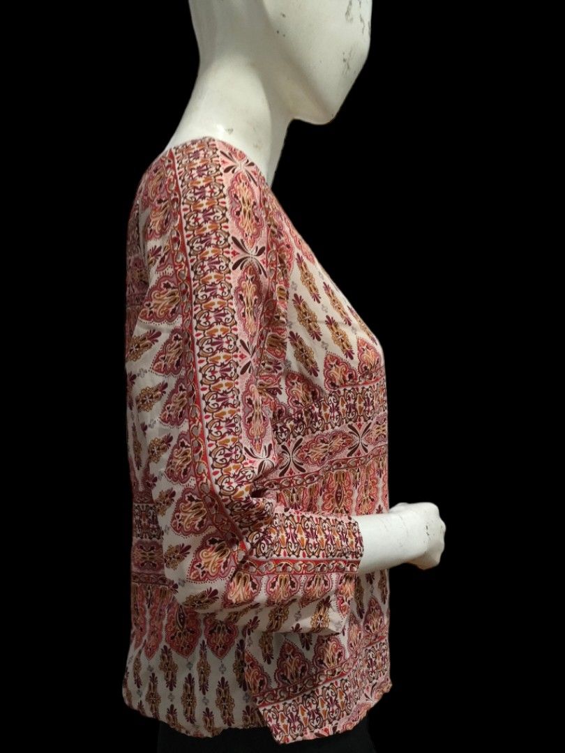 Blouse motif batik unik, Fesyen Wanita, Pakaian Wanita, Atasan di Carousell