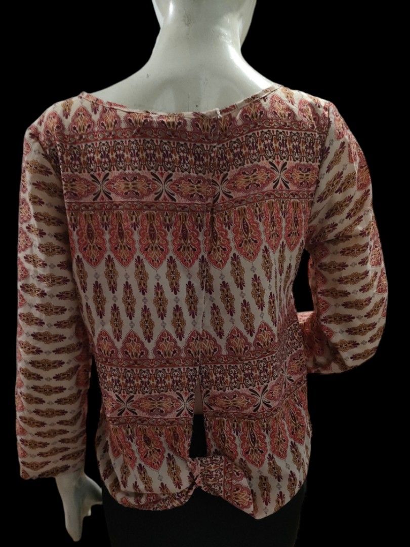 Blouse motif batik unik, Fesyen Wanita, Pakaian Wanita, Atasan di Carousell