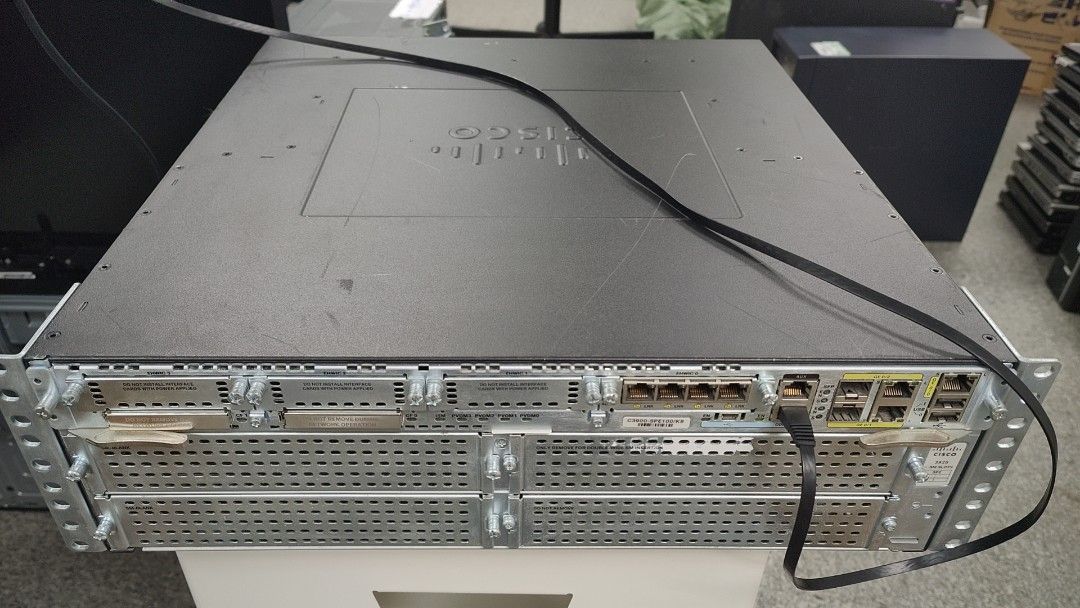 Cisco 3925 with SPE-100, Computers & Tech, Parts & Accessories ...
